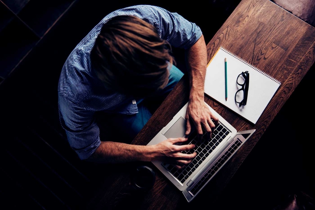 What motivates a Search Engine to provide links on the SERP?